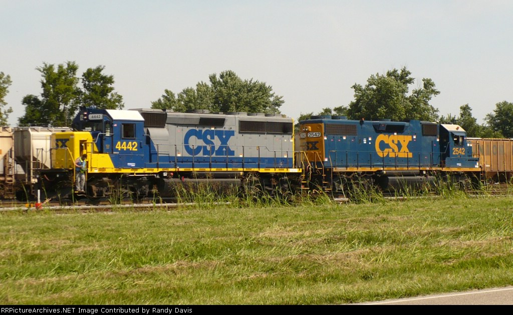 CSX 4442 & 2542